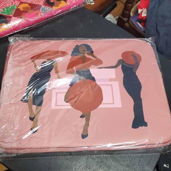 Izzy & Liv | Bags | Izzy Liv Neoprene Lap Top Case New | Poshmark